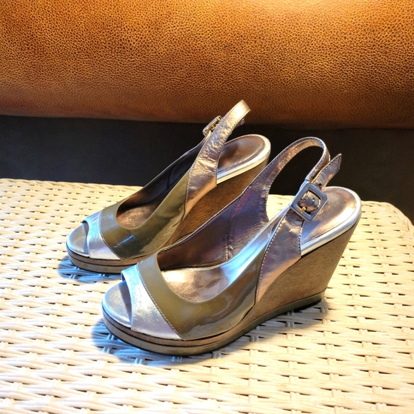 Boden | Shoes | Boden Two Tone Patent Leather Shoes With Wooden Wedge ...